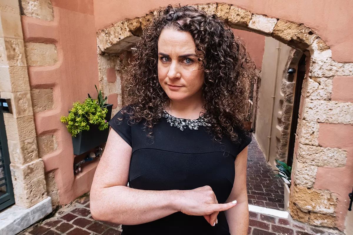 17 Must-Know Italian Hand Gestures: The Ultimate Guide 🤌 - The Intrepid ...