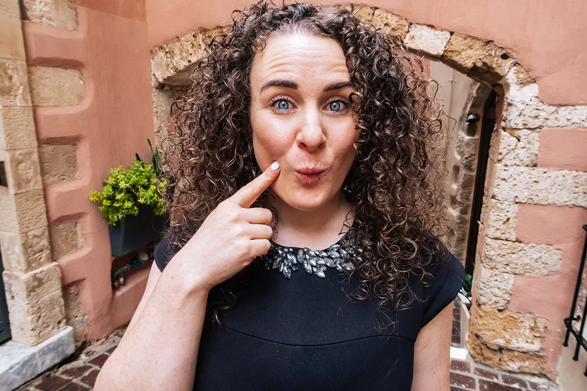 17 Must-Know Italian Hand Gestures: The Ultimate Guide 🤌 - The Intrepid ...