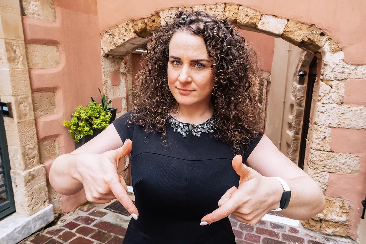 17 Must-Know Italian Hand Gestures: The Ultimate Guide 🤌 - The Intrepid ...