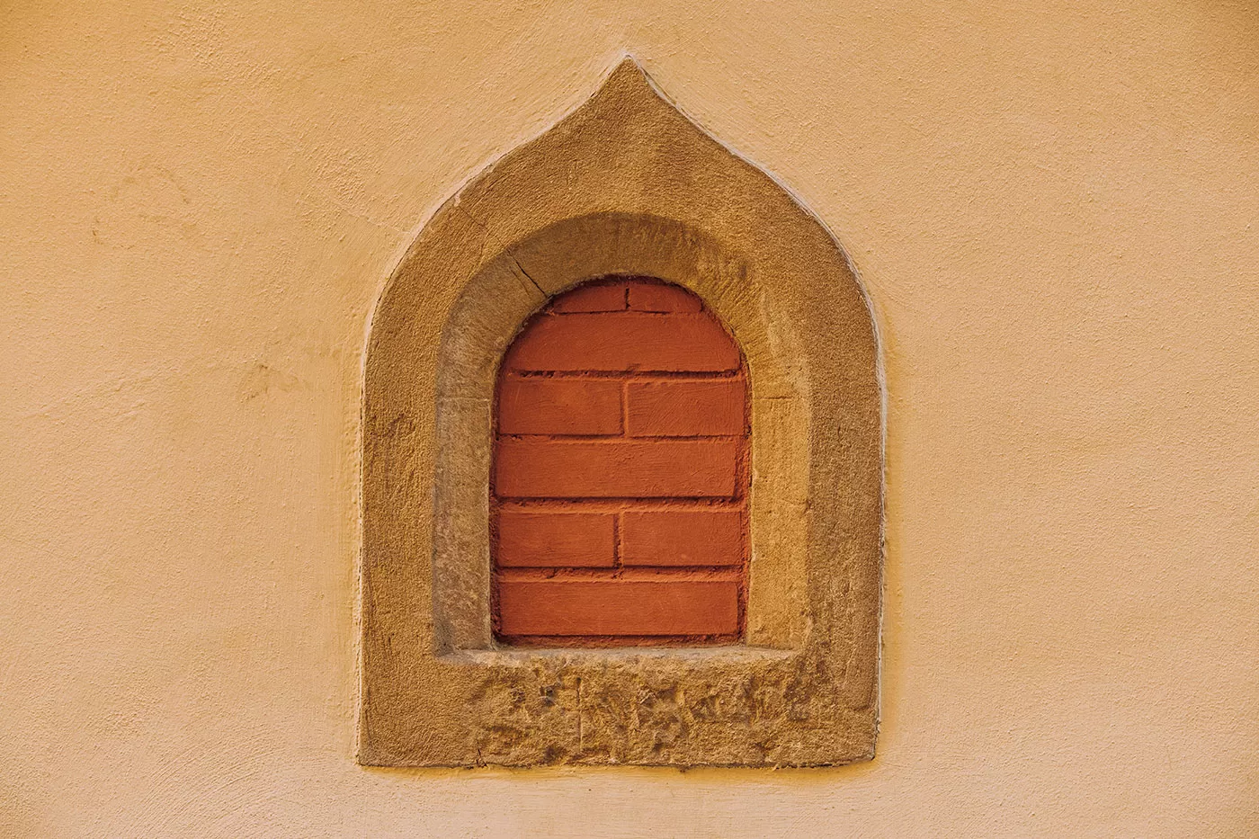 9 Beautiful Wine Windows in Florence and Where to Find Them (Map ...