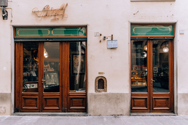 9 Beautiful Wine Windows in Florence and Where to Find Them (Map ...